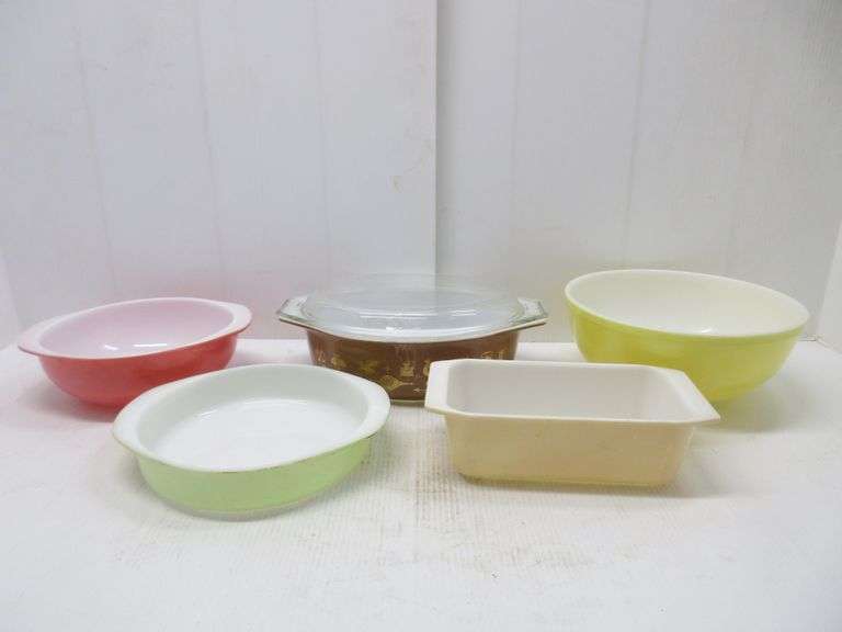 (5) Piece Pyrex dishes - Albrecht Auction Service