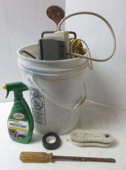 Pail, wires, trap, and shooting target - Albrecht Auction Service