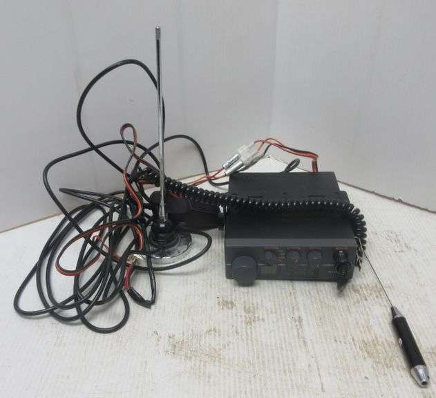 Cobra CB radio set, includes: Radio, hand microphone, antenna with ...