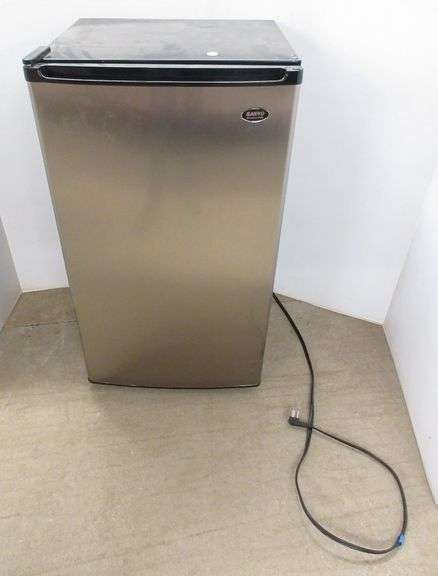 Sanyo stainless steel mini fridge and freezer, 18"W - Albrecht Auction ...