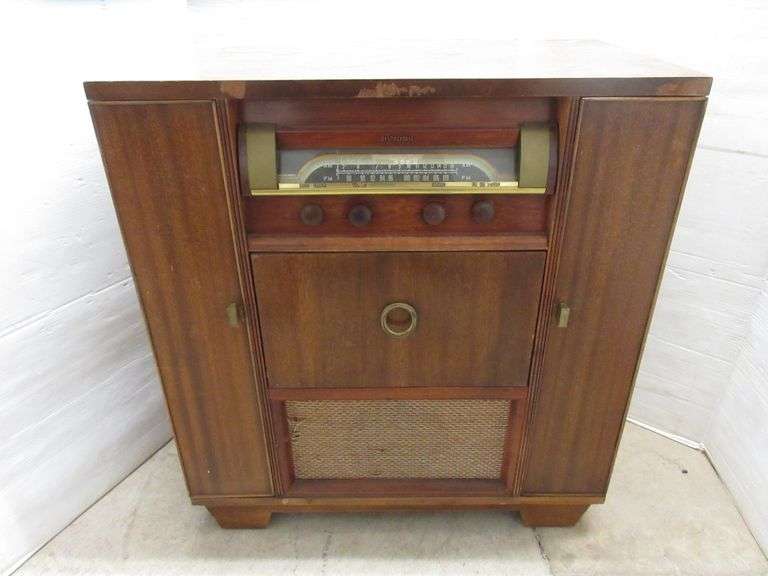 Antique Westinghouse tube type AM/FM/record player, 32"H - Albrecht ...