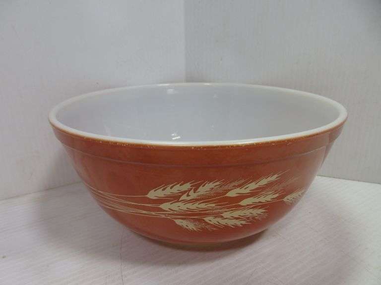 Old Pyrex wheat pattern mixing bowl, 403, 2 1/2-quart, has paint loss ...