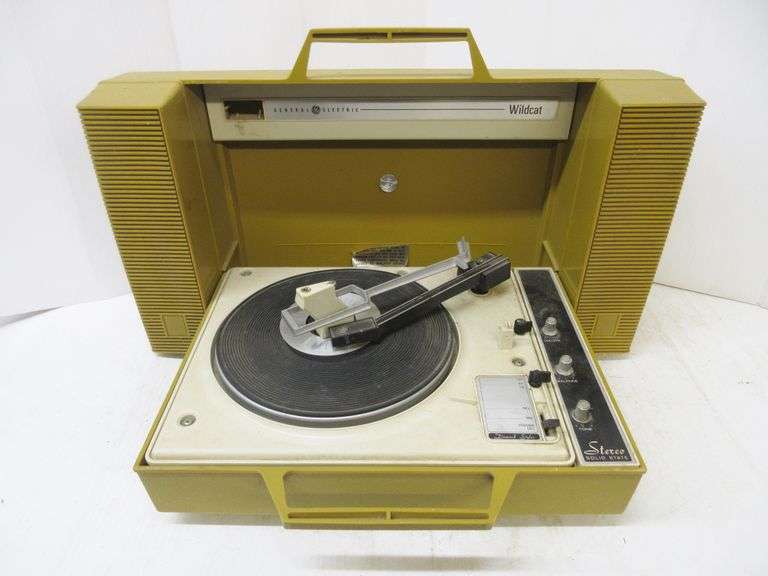 General Electric wildcat GE turntable portable record player made in ...