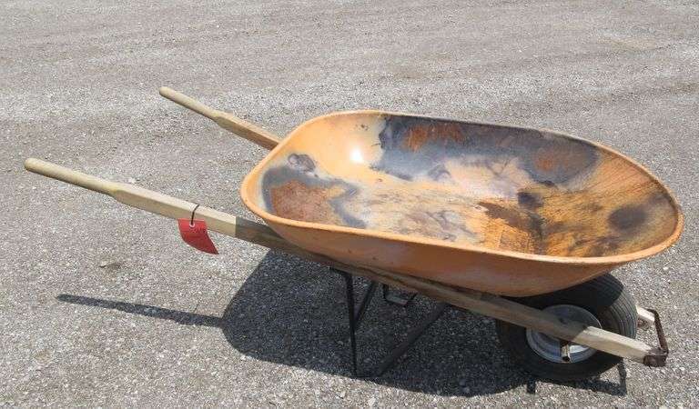 Metal tub wheelbarrow, in used, yet good condition - Albrecht Auction ...
