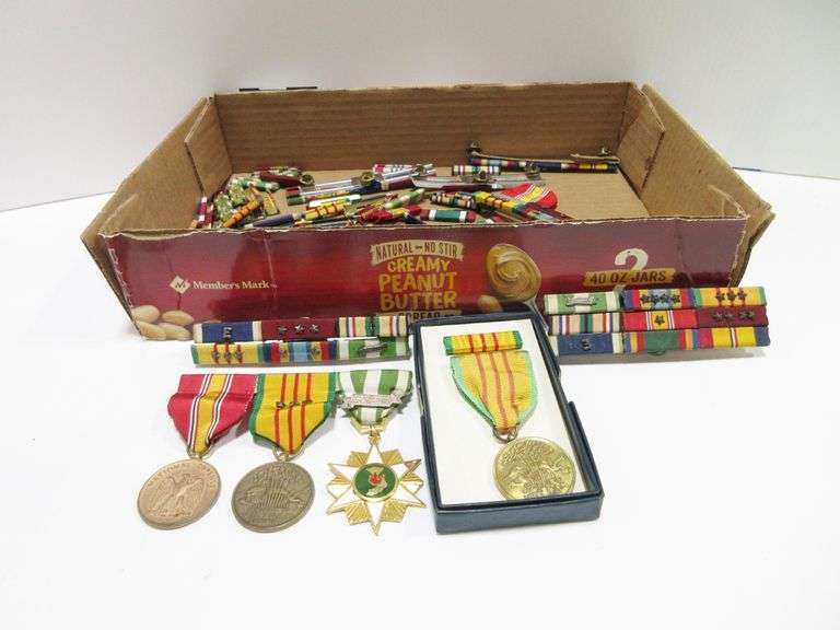 Collection of military bars and medals - Albrecht Auction Service