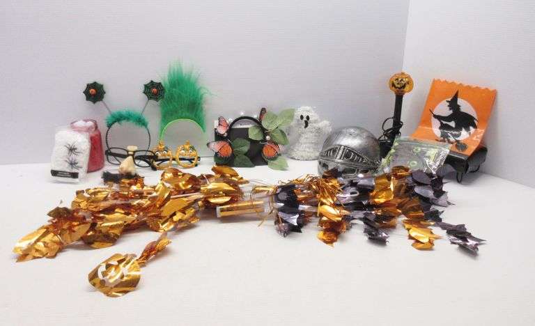 Various Halloween items - Albrecht Auction Service