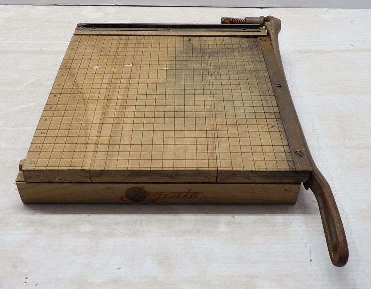 Old paper cutter, 18 1/2" x 13 1/2", has wear - Albrecht Auction Service