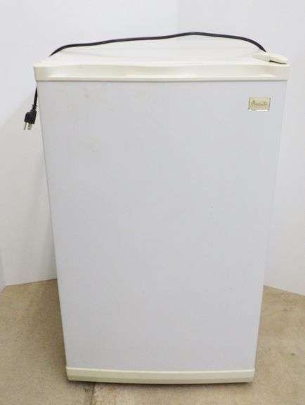 Avanti mini fridge, 19 1/2"W x 20 1/2"D x 33"H, works - Albrecht ...