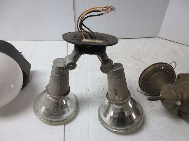 (4) Pairs of exterior light fixtures, all in working but used condition ...