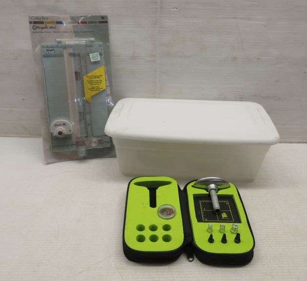 Paper cutter, and a rivet tool - Albrecht Auction Service