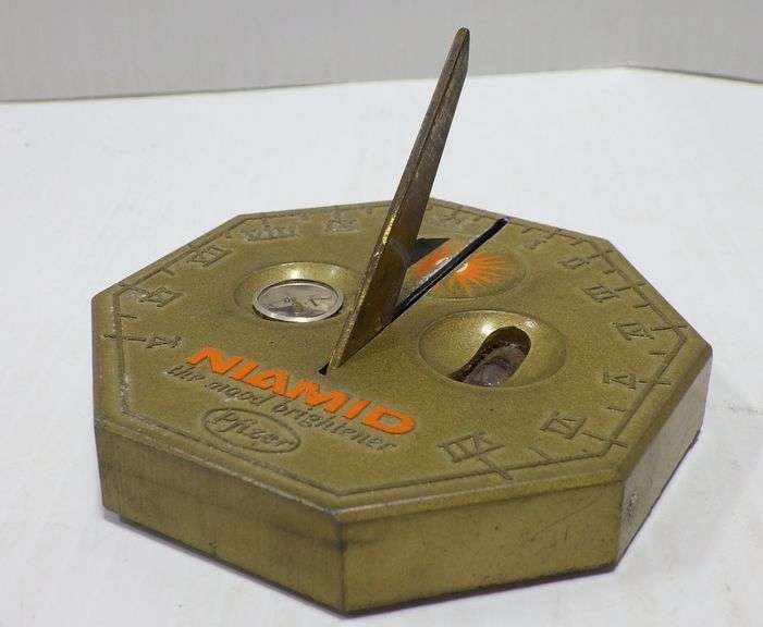Niamid compass with sundial and level - Albrecht Auction Service