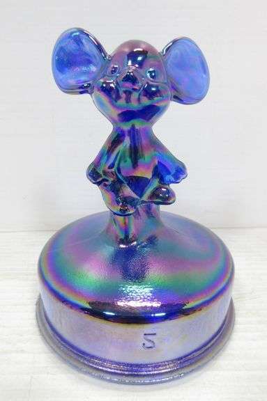 Fenton glass mouse, 4"W x 5 1/4"H - Albrecht Auction Service