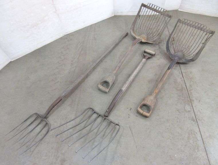 (4) Forks, includes: 1- Beet fork, 1- Four-tine, and 2- Old potato ...