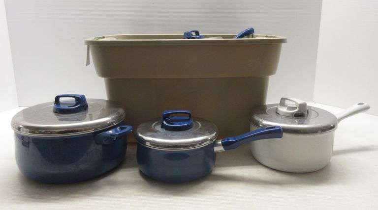 (6) Pots, (10) Lids, (4) Frying pans, 2- White pans, blue, black and ...