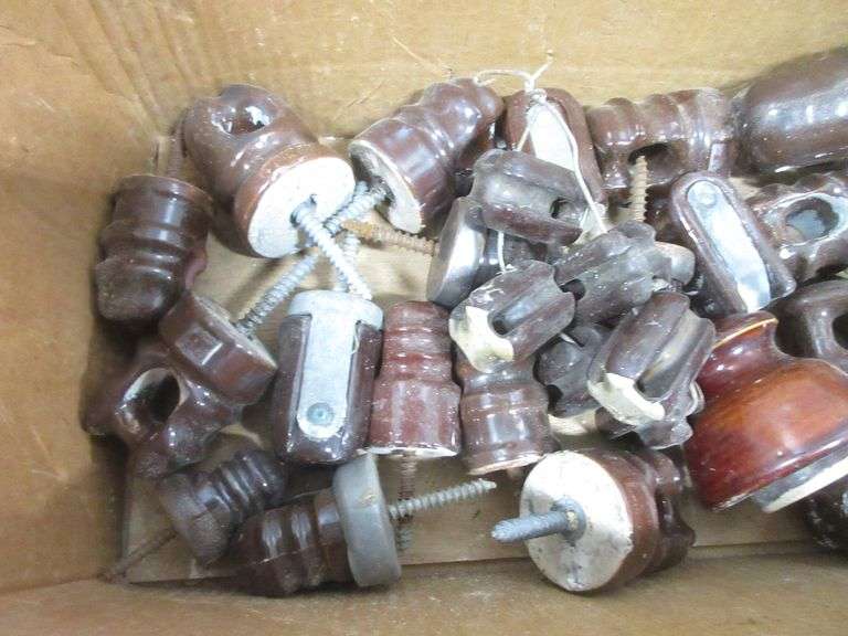 (37) Ceramic wire insulators, various sizes and styles - Albrecht ...