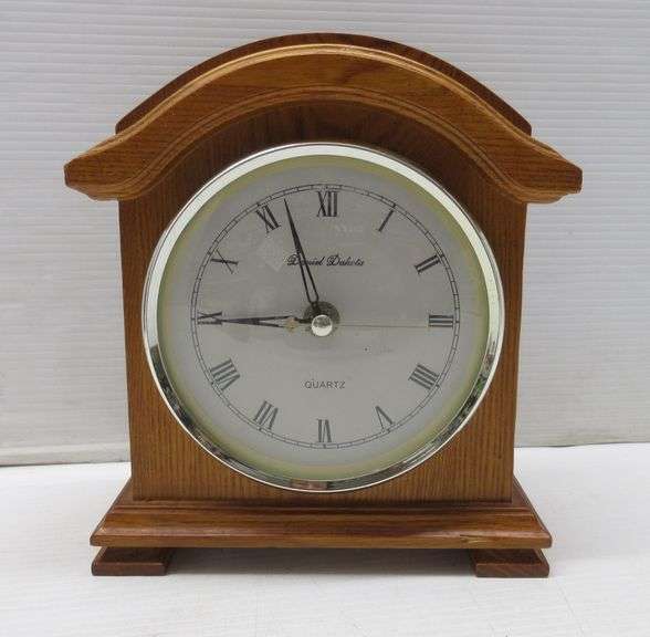 David Dakota quartz mantle clock, 8"H - Albrecht Auction Service