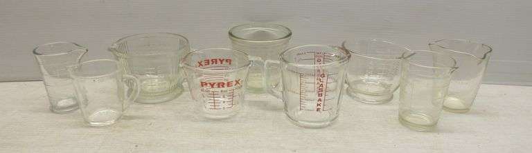 (9) Old measuring cups, all glass, up to 2-Cups - Albrecht Auction Service