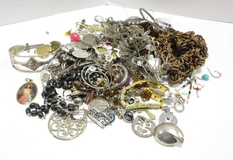 Bag of various untested jewelry, may be tangles, broken pieces, and ...