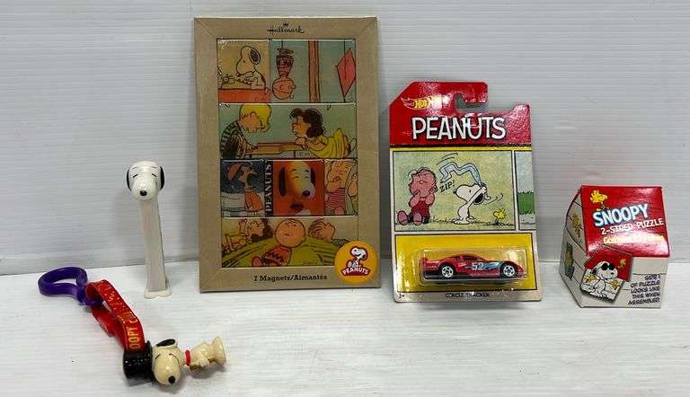(7) Peanuts magnets from Hallmark, NIB; Snoopy PEZ dispenser, good ...