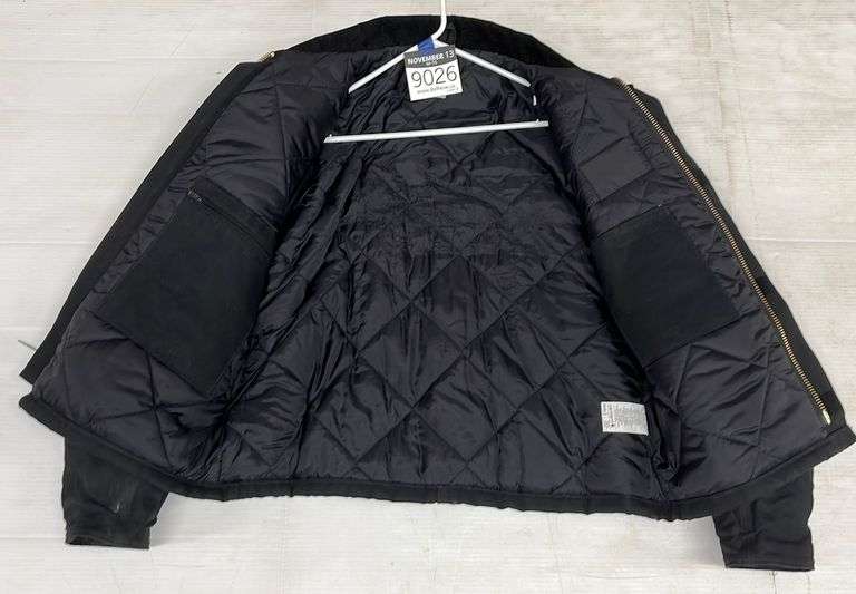 Carhartt winter jacket, as two inside and outside pockets, snaps under ...