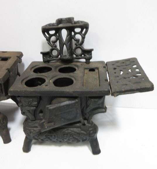 (5) Older Selle-Sample cast iron toy stoves: 2- Crescent, 1- Eagle, 2 ...
