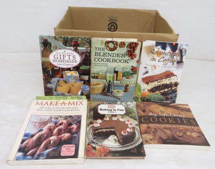 (11) Older cookbooks and stack of recipe cards - Albrecht Auction Service