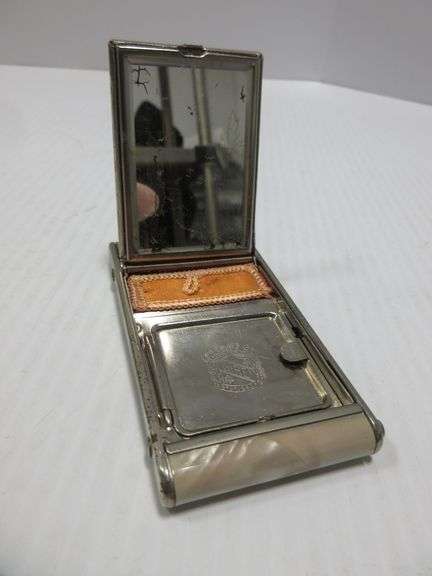 Vintage makeup compact by Girey, 2" x 3 1/4", push button camera style ...