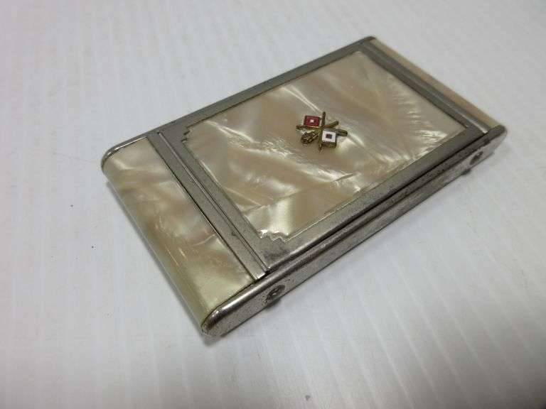 Vintage makeup compact by Girey, 2" x 3 1/4", push button camera style ...