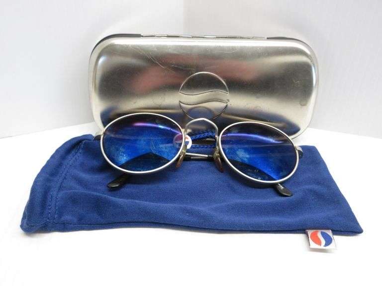 Pair of Pepsi advertisement sunglasses - Albrecht Auction Service