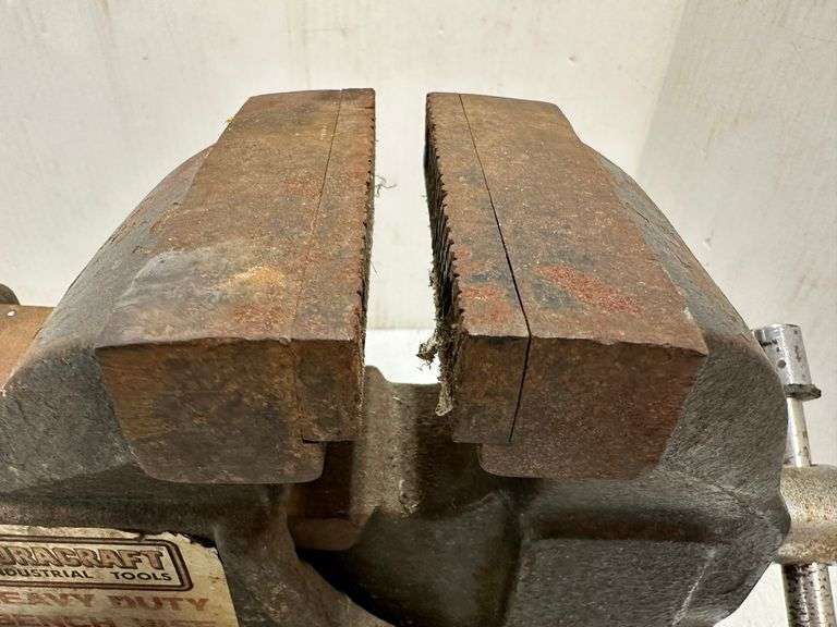 Craftsman heavy duty bench vise, No, 4, Jaws- 4", swivel still has ...