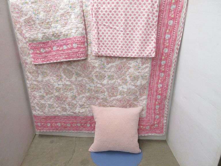Jessica Simpson 100% cotton quilt and matching pillow shams, includes ...