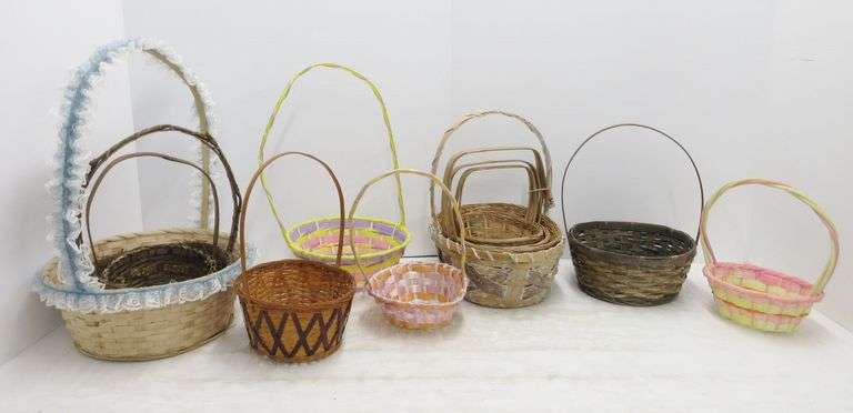 (12) Baskets, in various sizes - Albrecht Auction Service