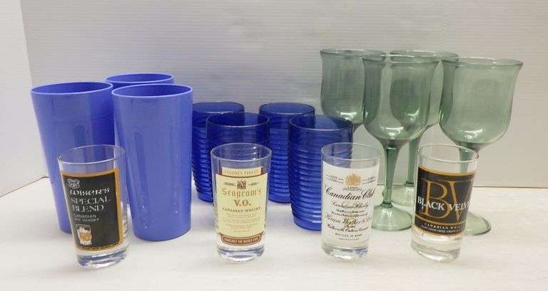 (4) Plastic wine goblets, (4) Blue plastic tumblers, (3) Blue cups, (4 ...