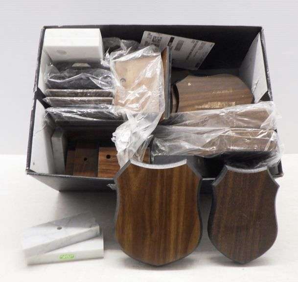 (30) Trophy bases and wall plaques, different sizes and shapes ...