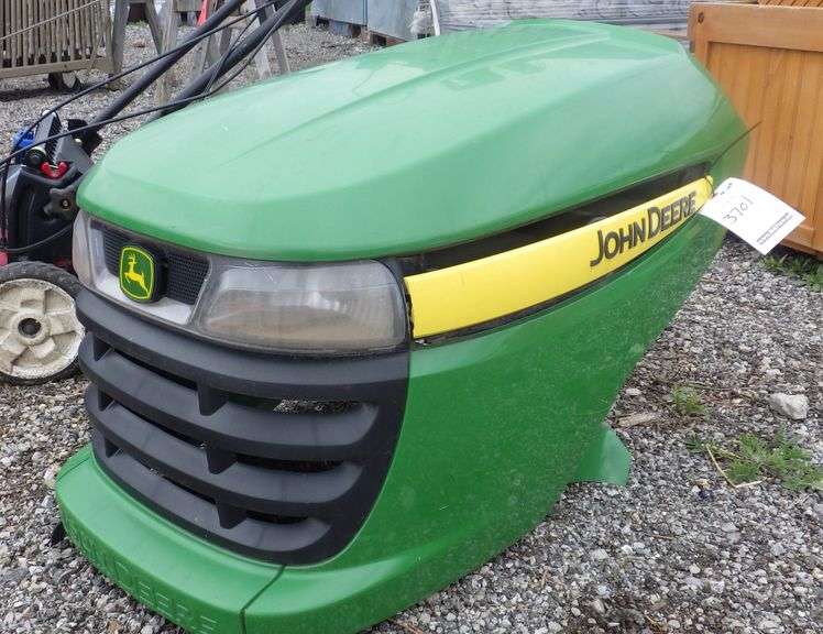 John Deere X300 series hood - Albrecht Auction Service