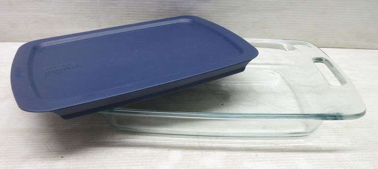 Pyrex casserole baking dish with lid, 13" x 9", in good condition ...