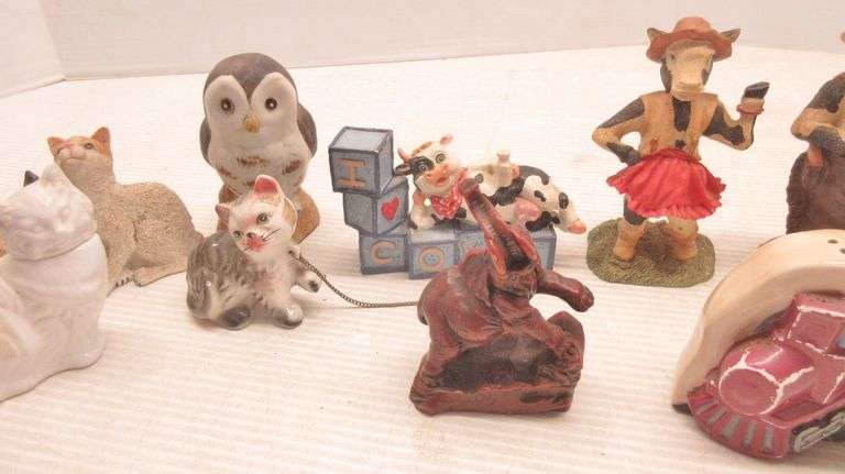 (19) Older animal figures, includes: Cats, dogs, duck, bear, elephant ...