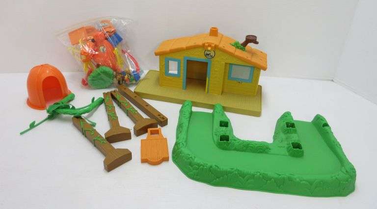 Dora Go! Diego Go! Diego's talking rescue center playset, 16"W, good ...