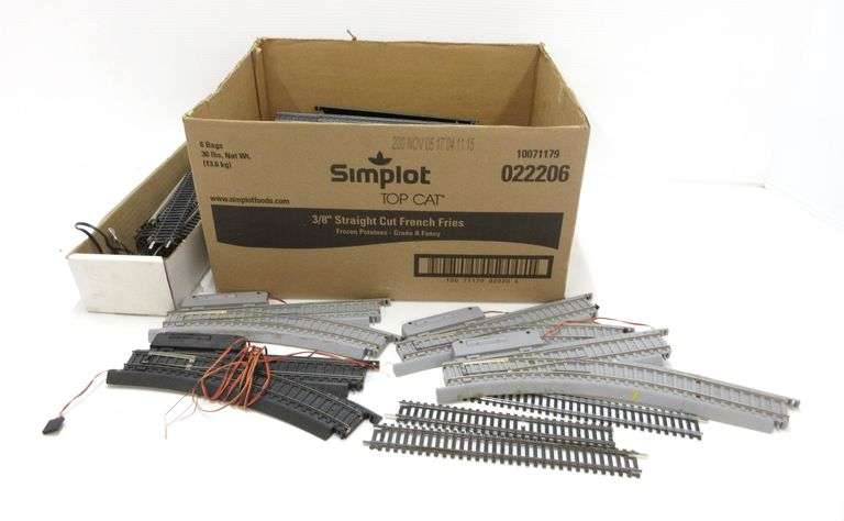 Group of life-like train track and misc. track - Albrecht Auction Service