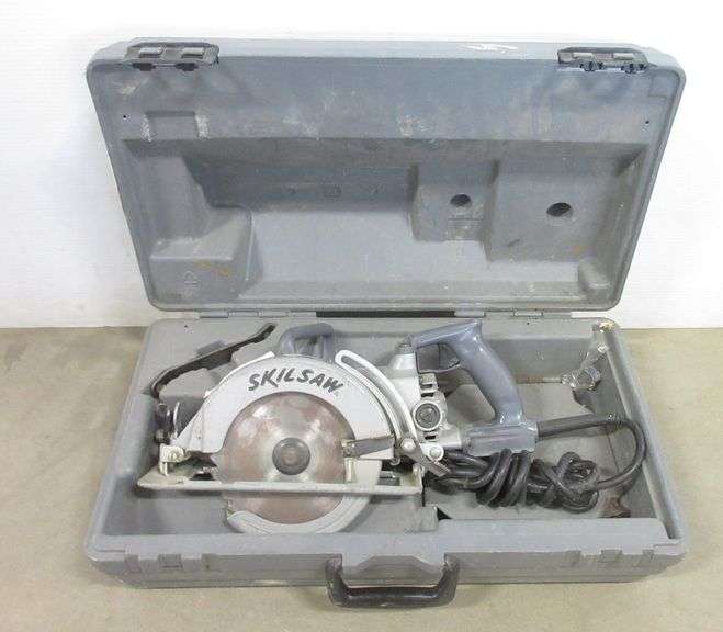 Skilsaw worm drive circular saw with case - Albrecht Auction Service