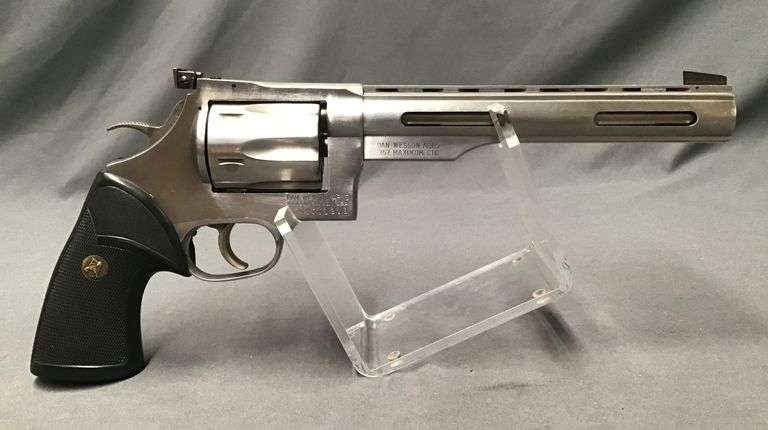 Dan Wesson Arms Super Mag .357 Maximum 6-Shot Revolver - Albrecht ...