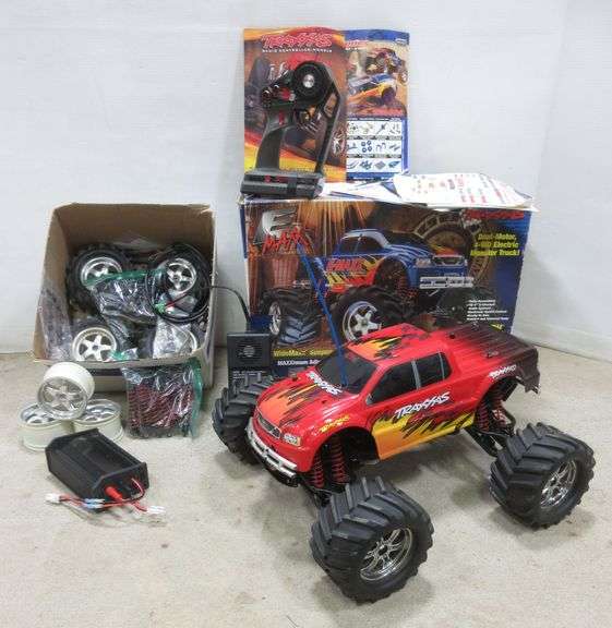 Traxxas E-Maxx Dual Motor Modified Suspension, with longer control arms ...