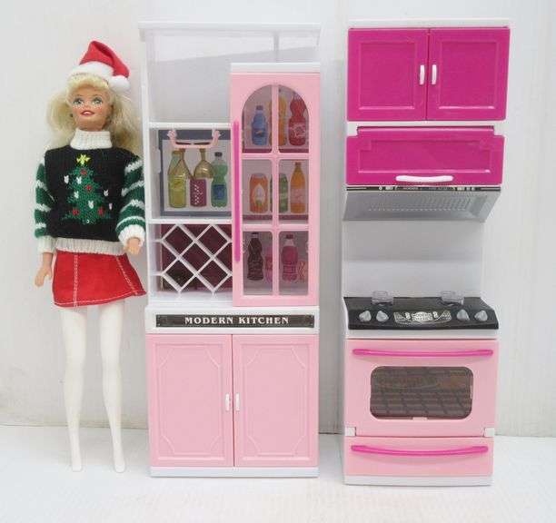 Six-piece doll kitchen set, comes with food and dishes, makes sounds ...