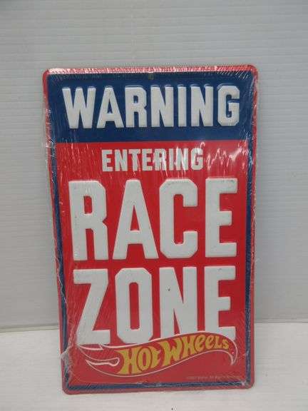Hot Wheels metal sign, 6" x 10", new - Albrecht Auction Service