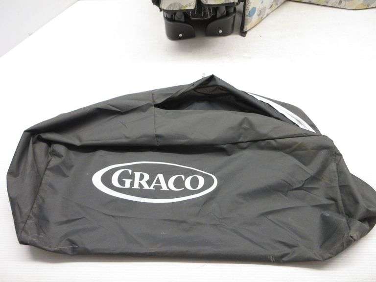 Graco pack and play with case, like new - Albrecht Auction Service