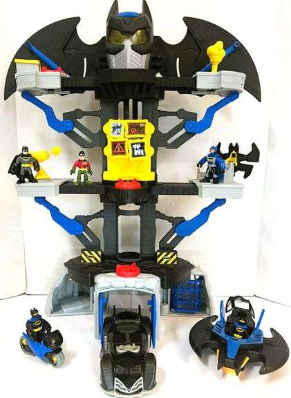 Large Mattel Imaginext Batman light up bat cave playset, complete with ...