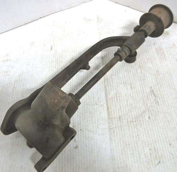 Ford model T water pump, good, has surface rust - Albrecht Auction Service