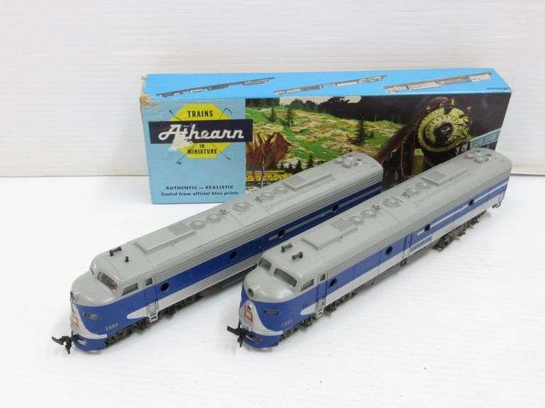 (2) Rivarossi HO scale Wabash No. 1050 engines in an Athearn box, one ...