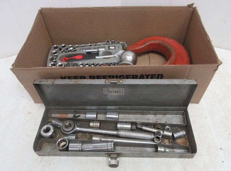 Box of tools, includes: Set of sockets, pipe wrench, high steel alloy ...