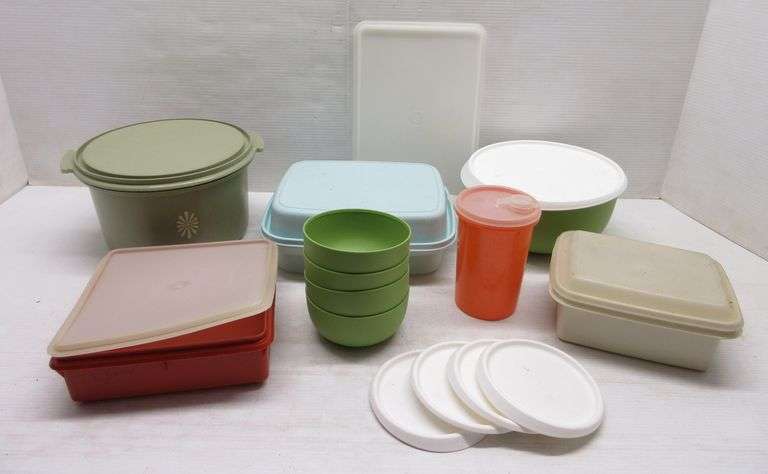 Assorted tupperware, various sizes, need cleaning - Albrecht Auction ...
